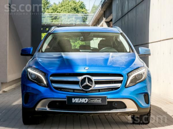 Blue Mercedes-Benz GLA 180 2015 in Riga, with an engine capacity of 1.60 L and mileage of 95 thousand km for 14900 €, photo 2 on AUTOMOTO.COM.LV