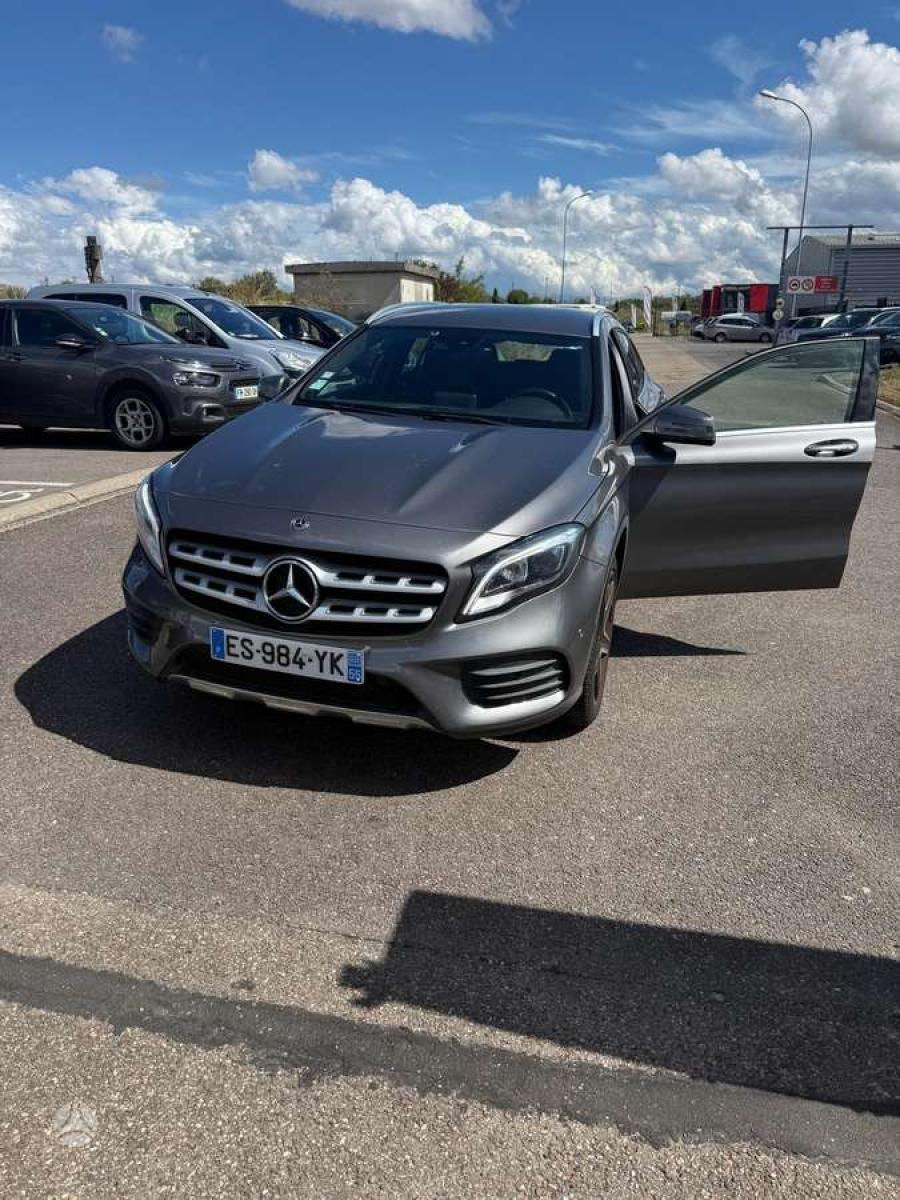Pelēks Mercedes-Benz GLA 180 2018 Viļņa, ar dzinēja tilpumu 1.60 L un nobraukumu 168 tūkst. km par 15400 €, foto 3 vietnē AUTOMOTO.COM.LV