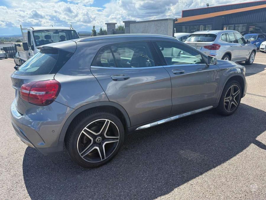 Pelēks Mercedes-Benz GLA 180 2018 Viļņa, ar dzinēja tilpumu 1.60 L un nobraukumu 168 tūkst. km par 15400 €, foto 4 vietnē AUTOMOTO.COM.LV