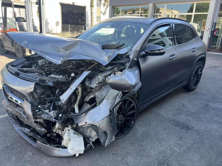 Pelēks Mercedes-Benz GLA 180 2022 Panevēža, ar dzinēja tilpumu 2.00 L un nobraukumu 830 tūkst. km par 15300 €, foto 3 vietnē AUTOMOTO.COM.LV