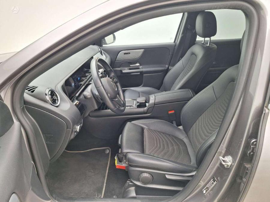 Grey Mercedes-Benz GLA 180 2022 in Vilnius, with an engine capacity of 1.33 L and mileage of 92 thousand km for 25350 €, photo 8 on AUTOMOTO.COM.LV