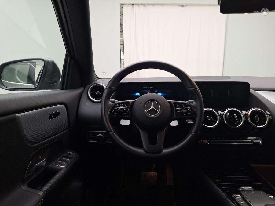 Grey Mercedes-Benz GLA 180 2022 in Vilnius, with an engine capacity of 1.33 L and mileage of 92 thousand km for 25350 €, photo 9 on AUTOMOTO.COM.LV