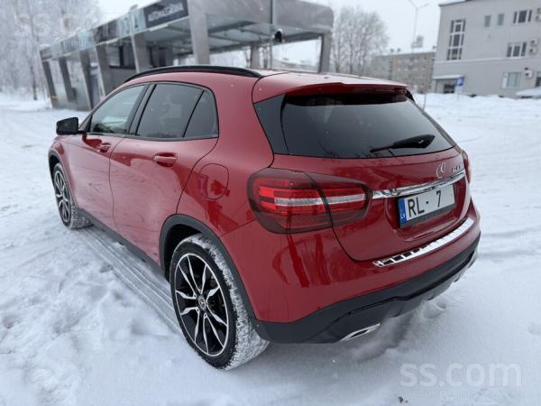 Red Mercedes-Benz GLA 180 2017 in Rezekne, with an engine capacity of 1.50 L and mileage of 135 thousand km for 15300 €, photo 4 on AUTOMOTO.COM.LV