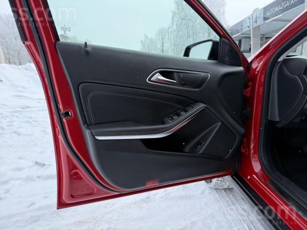 Red Mercedes-Benz GLA 180 2017 in Rezekne, with an engine capacity of 1.50 L and mileage of 135 thousand km for 15300 €, photo 9 on AUTOMOTO.COM.LV