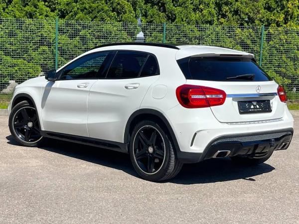 White Mercedes-Benz GLA 180 2015 in Jelgava, with an engine capacity of 1.60 L and mileage of 220 thousand km for 11990 €, photo 5 on AUTOMOTO.COM.LV