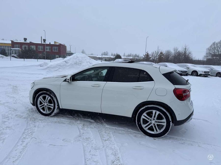 Balts Mercedes-Benz GLA 180 2016 Telšiai, ar dzinēja tilpumu 1.46 L un nobraukumu 172 tūkst. km par 11500 €, foto 4 vietnē AUTOMOTO.COM.LV