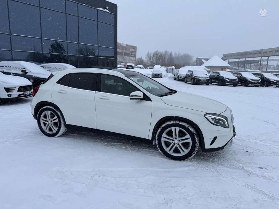 Balts Mercedes-Benz GLA 180 2016 Telšiai, ar dzinēja tilpumu 1.46 L un nobraukumu 172 tūkst. km par 11500 €, foto 9 vietnē AUTOMOTO.COM.LV