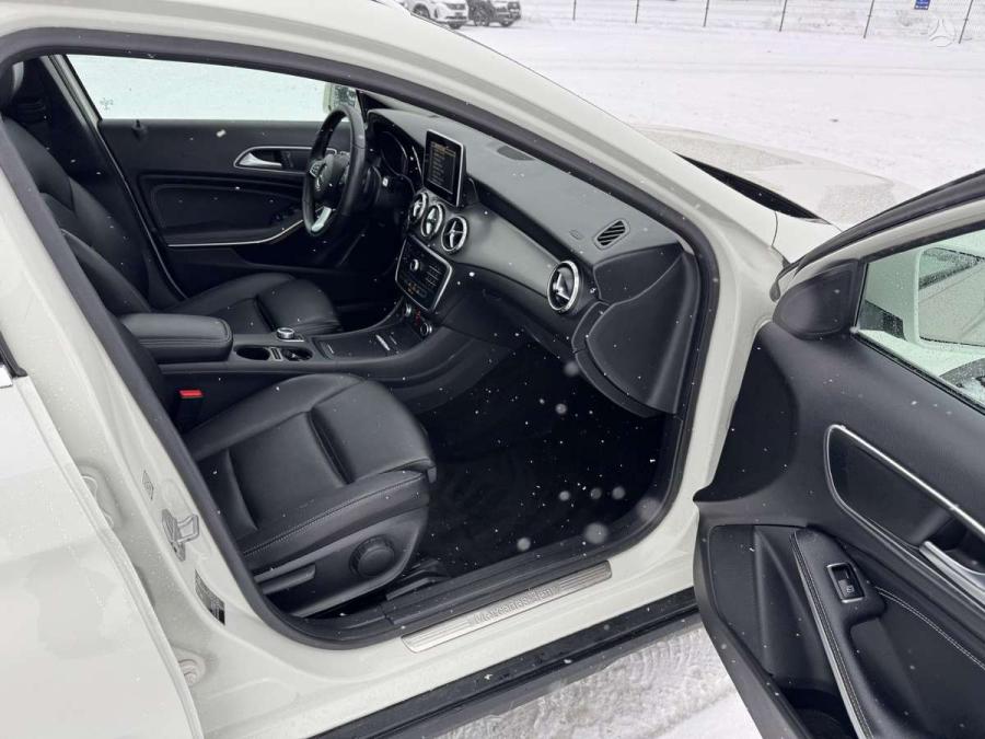 White Mercedes-Benz GLA 180 2016 in Telschi, with an engine capacity of 1.46 L and mileage of 172 thousand km for 11500 €, photo 24 on AUTOMOTO.COM.LV