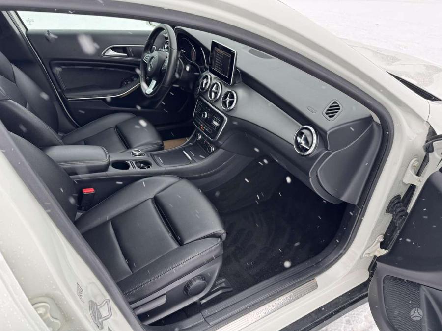 White Mercedes-Benz GLA 180 2016 in Telschi, with an engine capacity of 1.46 L and mileage of 172 thousand km for 11500 €, photo 25 on AUTOMOTO.COM.LV