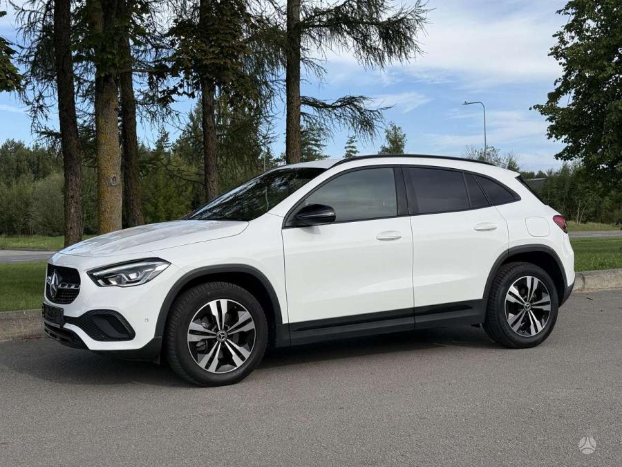 Balts Mercedes-Benz GLA 180 2020 Panevēža, ar dzinēja tilpumu 1.95 L un nobraukumu 149 tūkst. km par 18950 €, foto 1 vietnē AUTOMOTO.COM.LV