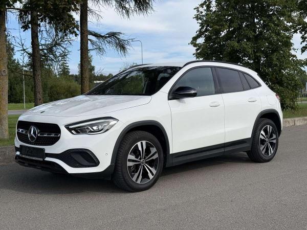Balts Mercedes-Benz GLA 180 2020 Panevēža, ar dzinēja tilpumu 1.95 L un nobraukumu 149 tūkst. km par 18950 €, foto 3 vietnē AUTOMOTO.COM.LV