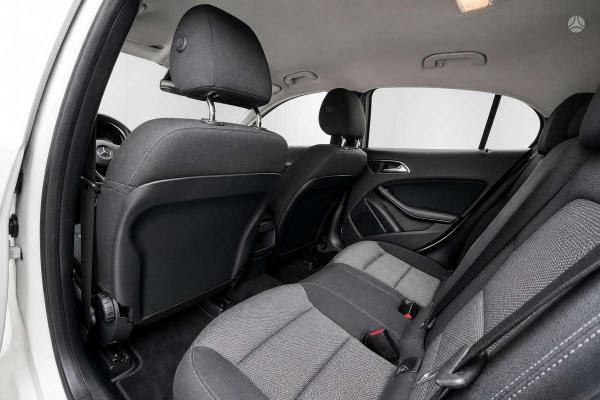 White Mercedes-Benz GLA 180 2017 in Kaunas, with an engine capacity of 1.60 L and mileage of 122 thousand km for 11499 €, photo 6 on AUTOMOTO.COM.LV