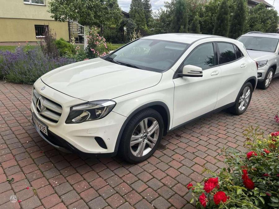 Balts Mercedes-Benz GLA 180 2017 Kauņa, ar dzinēja tilpumu 1.60 L un nobraukumu 122 tūkst. km par 10500 €, foto 1 vietnē AUTOMOTO.COM.LV