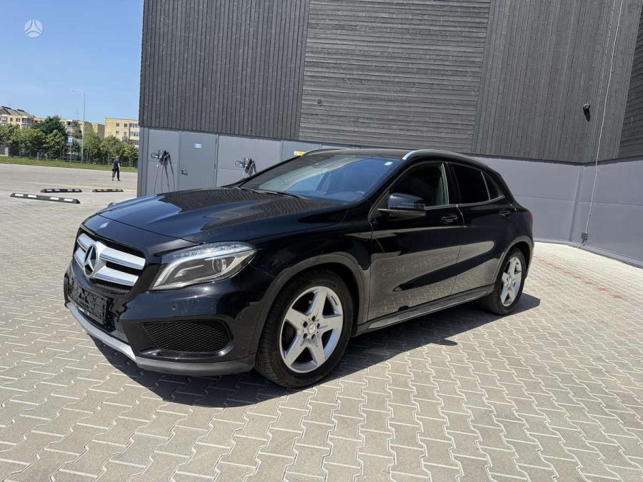Black Mercedes-Benz GLA 200 2014 in Siauliai, with an engine capacity of 2.14 L and mileage of 234 thousand km for 9900 €, photo 3 on AUTOMOTO.COM.LV