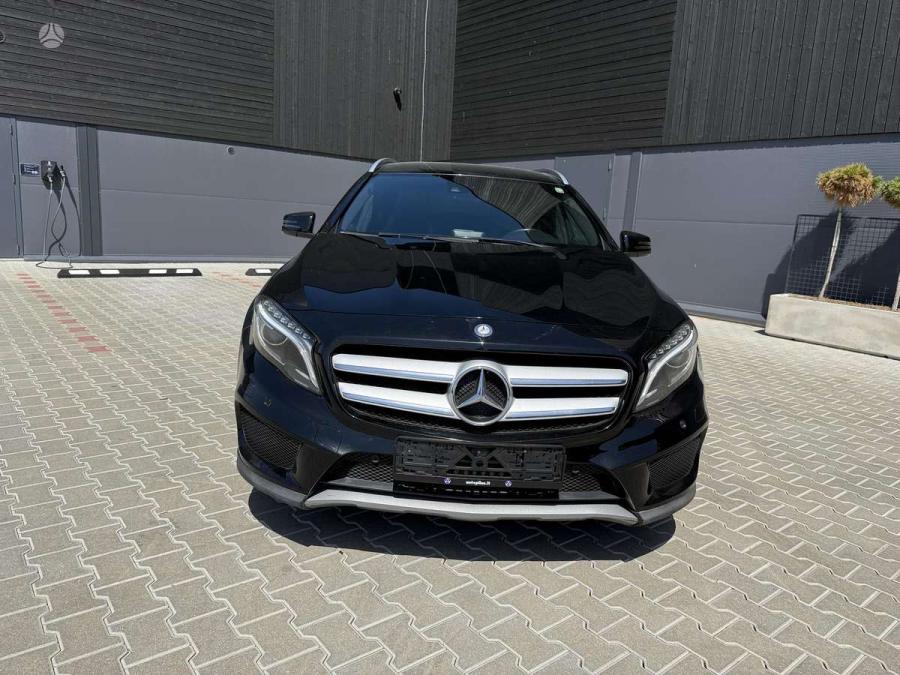 Black Mercedes-Benz GLA 200 2014 in Siauliai, with an engine capacity of 2.14 L and mileage of 234 thousand km for 9900 €, photo 4 on AUTOMOTO.COM.LV