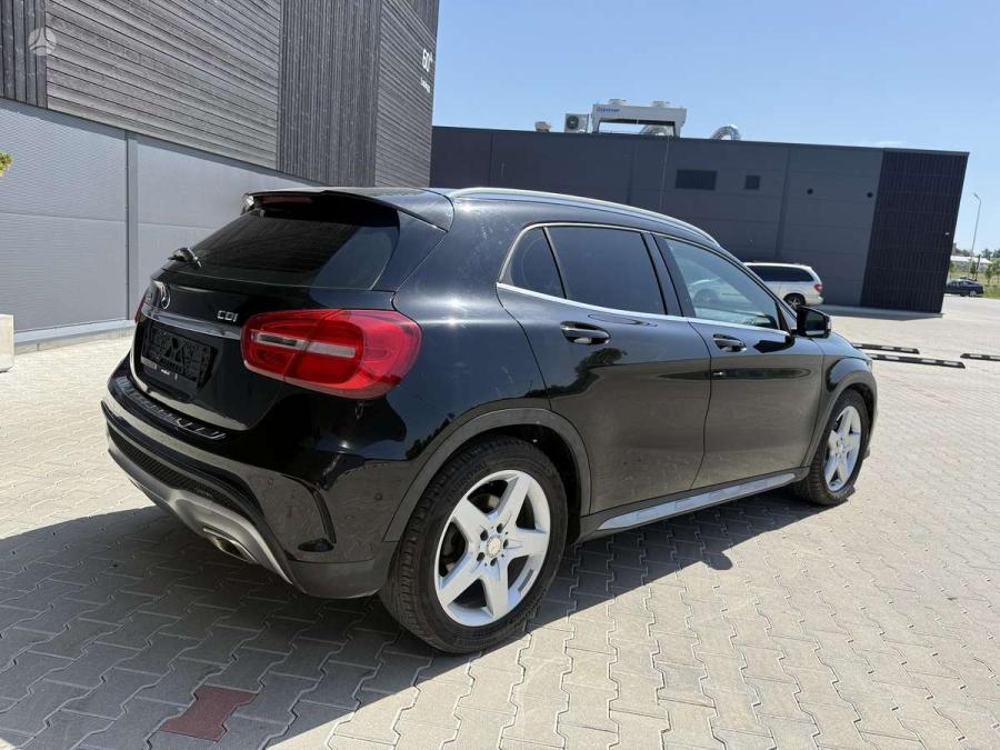 Black Mercedes-Benz GLA 200 2014 in Siauliai, with an engine capacity of 2.14 L and mileage of 234 thousand km for 9900 €, photo 5 on AUTOMOTO.COM.LV