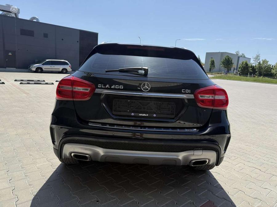 Black Mercedes-Benz GLA 200 2014 in Siauliai, with an engine capacity of 2.14 L and mileage of 234 thousand km for 9900 €, photo 7 on AUTOMOTO.COM.LV