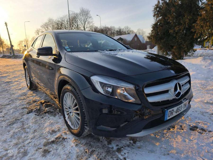 Melns Mercedes-Benz GLA 200 2015 Tauragė, ar dzinēja tilpumu 2.14 L un nobraukumu 215 tūkst. km par 9800 €, foto 1 vietnē AUTOMOTO.COM.LV
