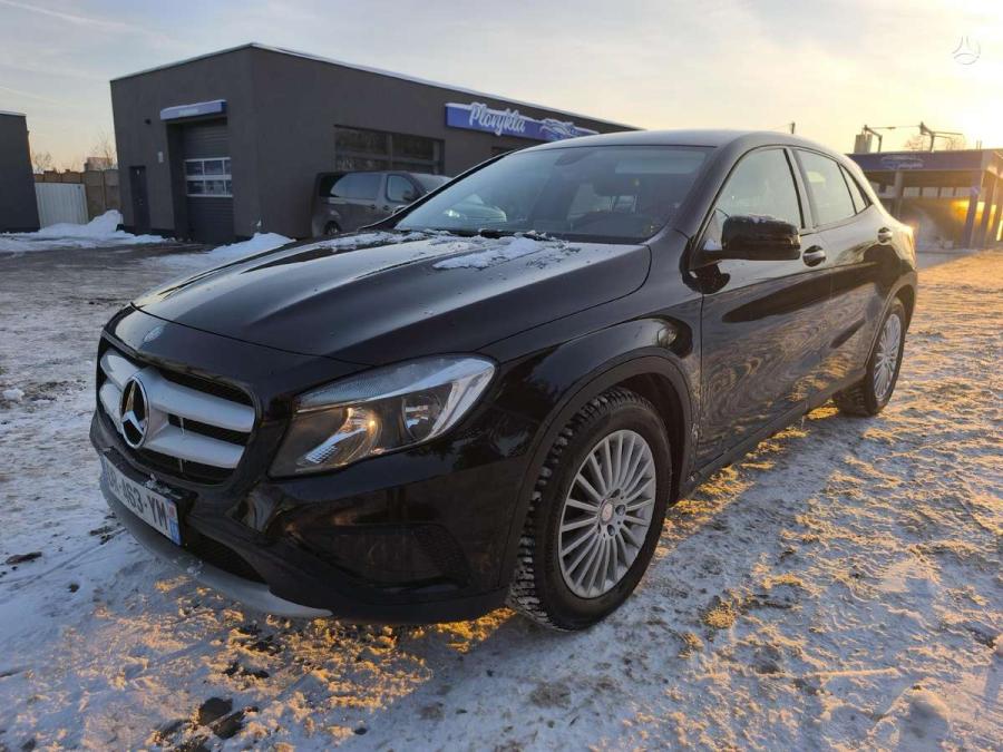 Melns Mercedes-Benz GLA 200 2015 Tauragė, ar dzinēja tilpumu 2.14 L un nobraukumu 215 tūkst. km par 9800 €, foto 4 vietnē AUTOMOTO.COM.LV
