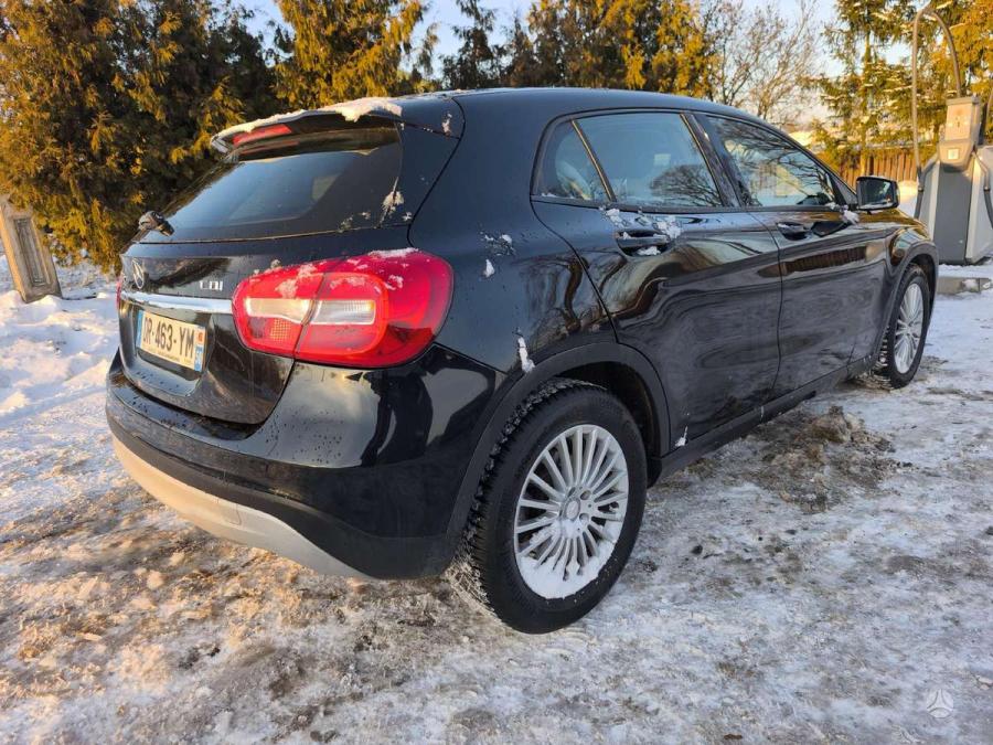 Melns Mercedes-Benz GLA 200 2015 Tauragė, ar dzinēja tilpumu 2.14 L un nobraukumu 215 tūkst. km par 9800 €, foto 10 vietnē AUTOMOTO.COM.LV