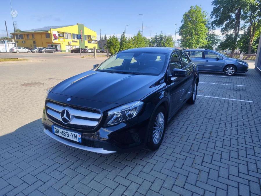 Black Mercedes-Benz GLA 200 2015 in Taurage, with an engine capacity of 2.14 L and mileage of 216 thousand km for 9500 €, photo 4 on AUTOMOTO.COM.LV