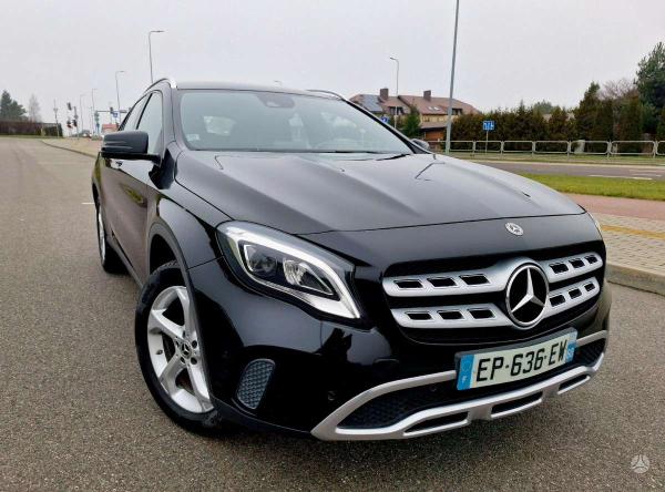Black Mercedes-Benz GLA 200 2017 in Klaipeda, with an engine capacity of 1.50 L and mileage of 199 thousand km for 13200 €, photo 1 on AUTOMOTO.COM.LV
