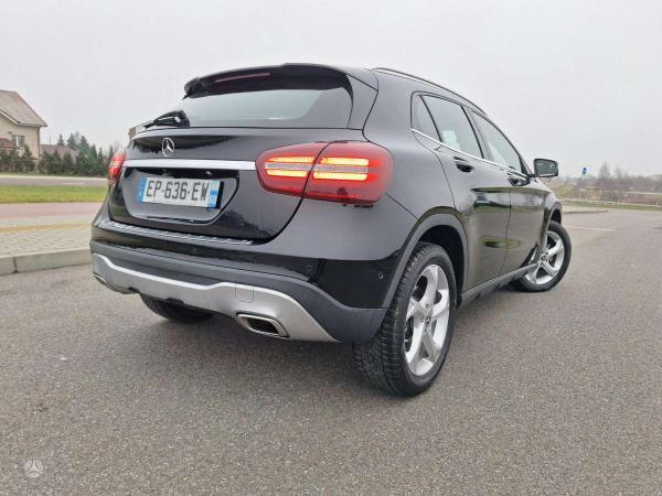 Black Mercedes-Benz GLA 200 2017 in Klaipeda, with an engine capacity of 1.50 L and mileage of 199 thousand km for 13200 €, photo 5 on AUTOMOTO.COM.LV