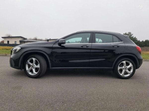 Black Mercedes-Benz GLA 200 2017 in Klaipeda, with an engine capacity of 1.50 L and mileage of 199 thousand km for 13200 €, photo 6 on AUTOMOTO.COM.LV