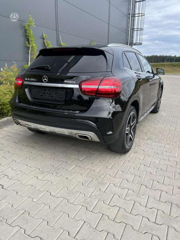 Black Mercedes-Benz GLA 200 2017 in Vilnius, with an engine capacity of 2.14 L and mileage of 219 thousand km for 16450 €, photo 3 on AUTOMOTO.COM.LV