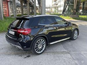 Black Mercedes-Benz GLA 200 2018 in Kaunas, with an engine capacity of 2.14 L and mileage of 82 thousand km for 18500 €, photo 4 on AUTOMOTO.COM.LV