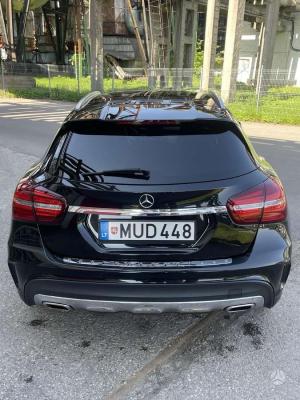 Black Mercedes-Benz GLA 200 2018 in Kaunas, with an engine capacity of 2.14 L and mileage of 82 thousand km for 18500 €, photo 5 on AUTOMOTO.COM.LV