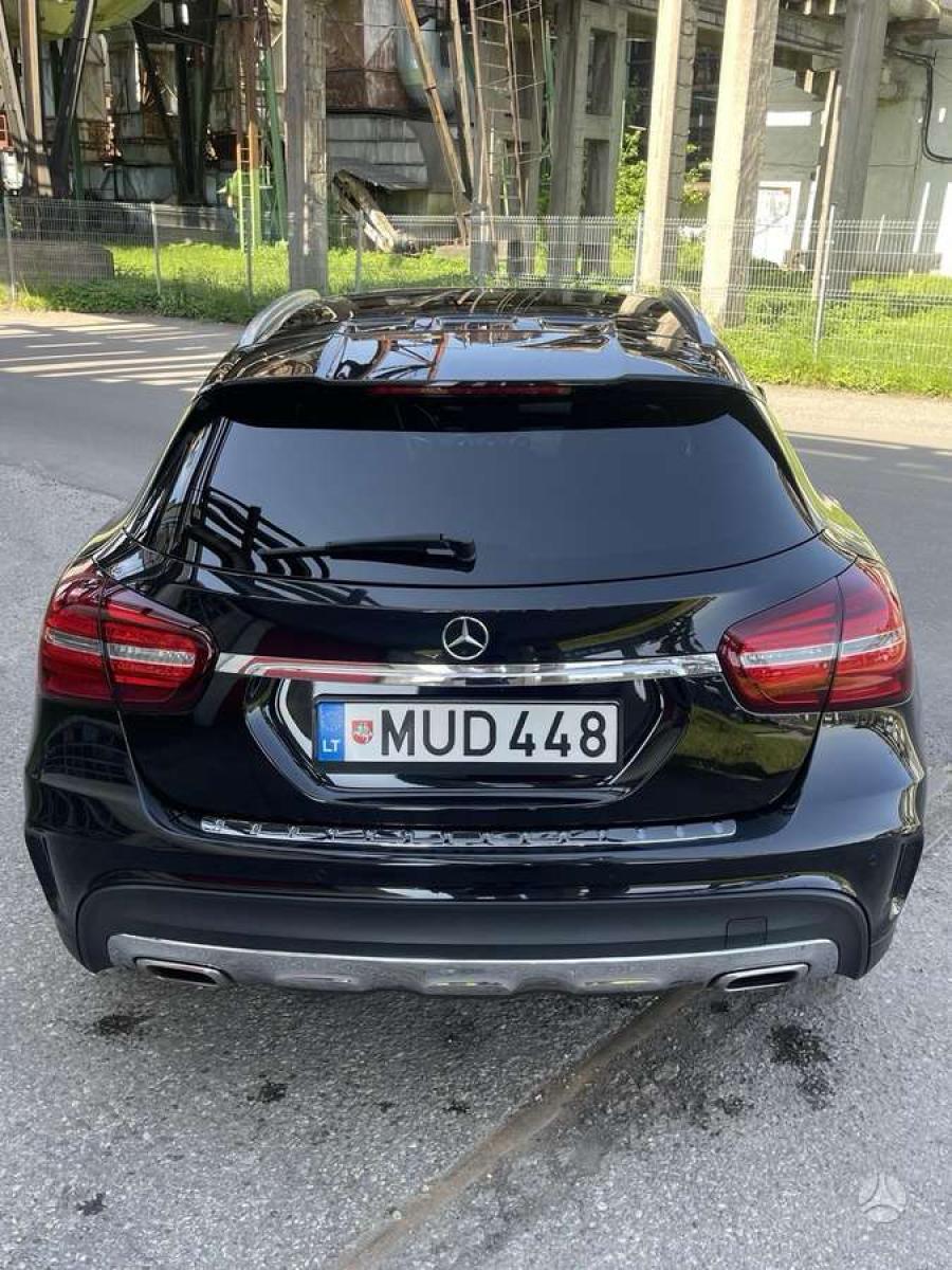 Black Mercedes-Benz GLA 200 2018 in Kaunas, with an engine capacity of 2.14 L and mileage of 82 thousand km for 18500 €, photo 5 on AUTOMOTO.COM.LV