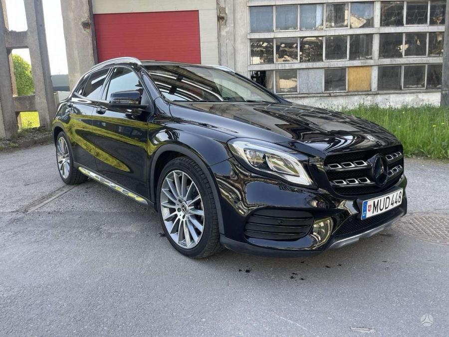 Black Mercedes-Benz GLA 200 2018 in Kaunas, with an engine capacity of 2.14 L and mileage of 82 thousand km for 18500 €, photo 9 on AUTOMOTO.COM.LV