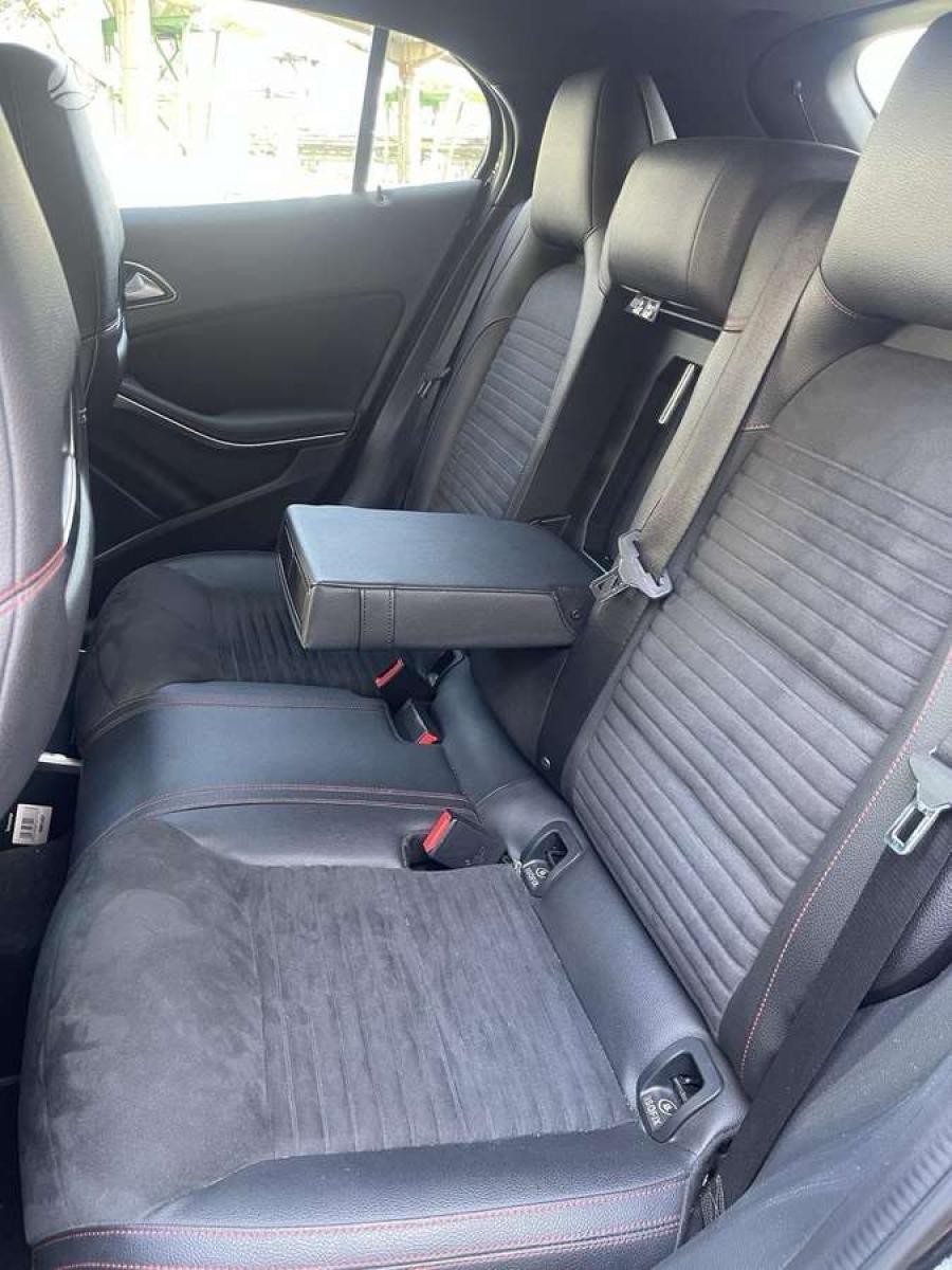 Black Mercedes-Benz GLA 200 2018 in Kaunas, with an engine capacity of 2.14 L and mileage of 82 thousand km for 18500 €, photo 10 on AUTOMOTO.COM.LV