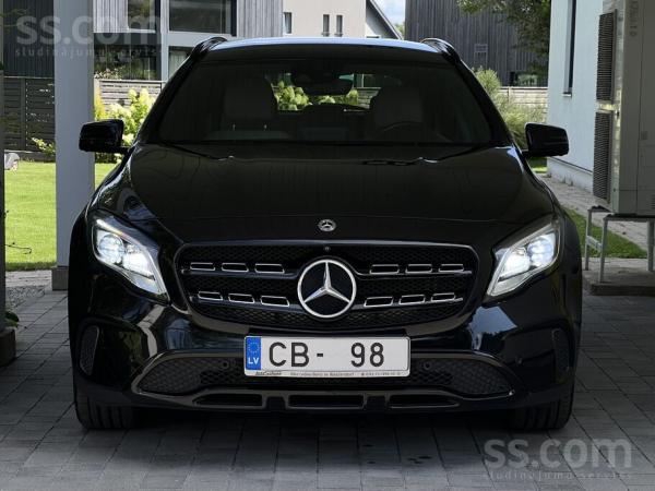 Black Mercedes-Benz GLA 200 2018 in Riga, with an engine capacity of 2.00 L and mileage of 75 thousand km for 18500 €, photo 1 on AUTOMOTO.COM.LV