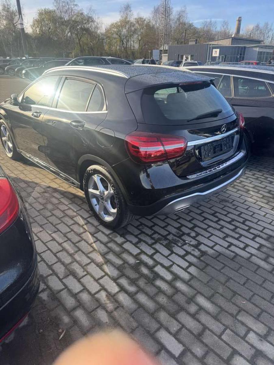 Melns Mercedes-Benz GLA 200 2019 Marijampole, ar dzinēja tilpumu 1.99 L un nobraukumu 50 tūkst. km par 16650 €, foto 3 vietnē AUTOMOTO.COM.LV