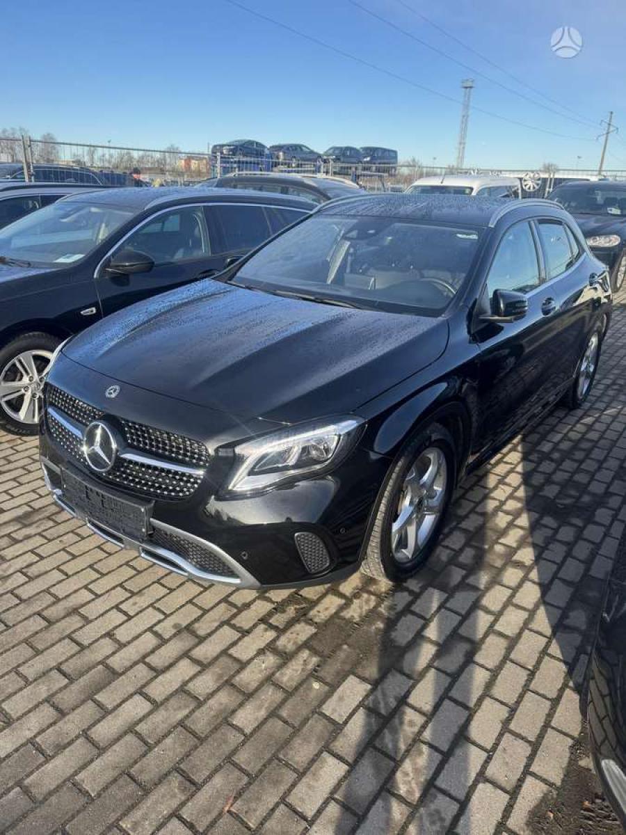 Melns Mercedes-Benz GLA 200 2019 Marijampole, ar dzinēja tilpumu 1.99 L un nobraukumu 50 tūkst. km par 16750 €, foto 1 vietnē AUTOMOTO.COM.LV
