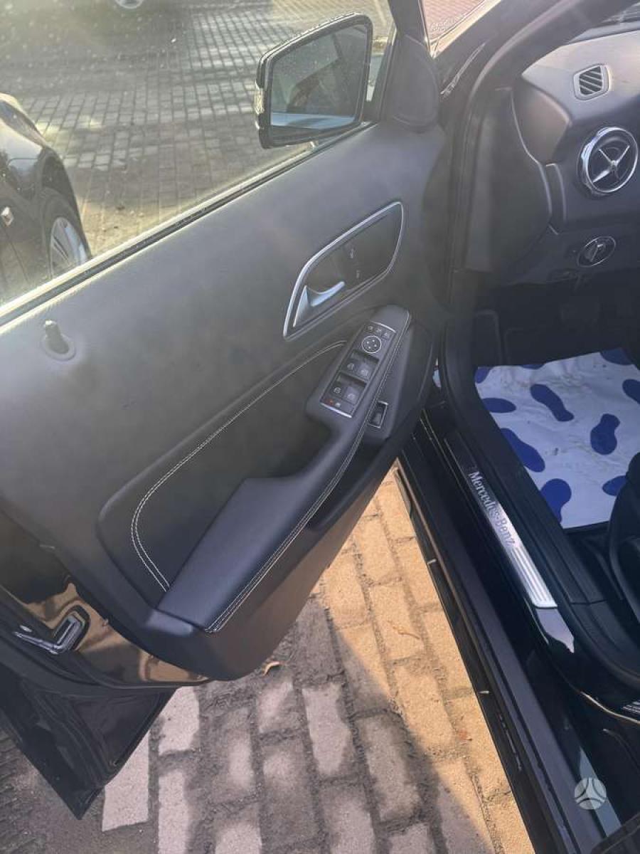 Black Mercedes-Benz GLA 200 2019 in Marijampole, with an engine capacity of 1.60 L and mileage of 50 thousand km for 16850 €, photo 8 on AUTOMOTO.COM.LV