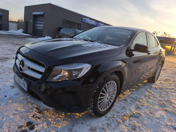 Black Mercedes-Benz GLA 200 2015 in Taurage, with an engine capacity of 2.10 L and mileage of 216 thousand km for 10200 €, photo 4 on AUTOMOTO.COM.LV