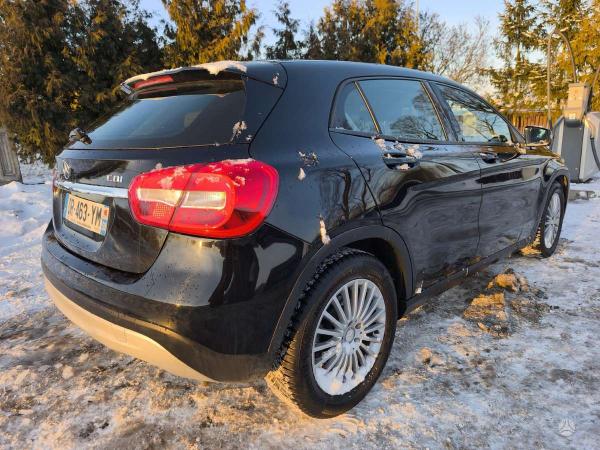Black Mercedes-Benz GLA 200 2015 in Taurage, with an engine capacity of 2.10 L and mileage of 216 thousand km for 10200 €, photo 8 on AUTOMOTO.COM.LV