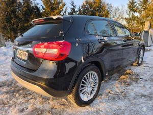 Black Mercedes-Benz GLA 200 2015 in Taurage, with an engine capacity of 2.10 L and mileage of 216 thousand km for 10200 €, photo 8 on AUTOMOTO.COM.LV
