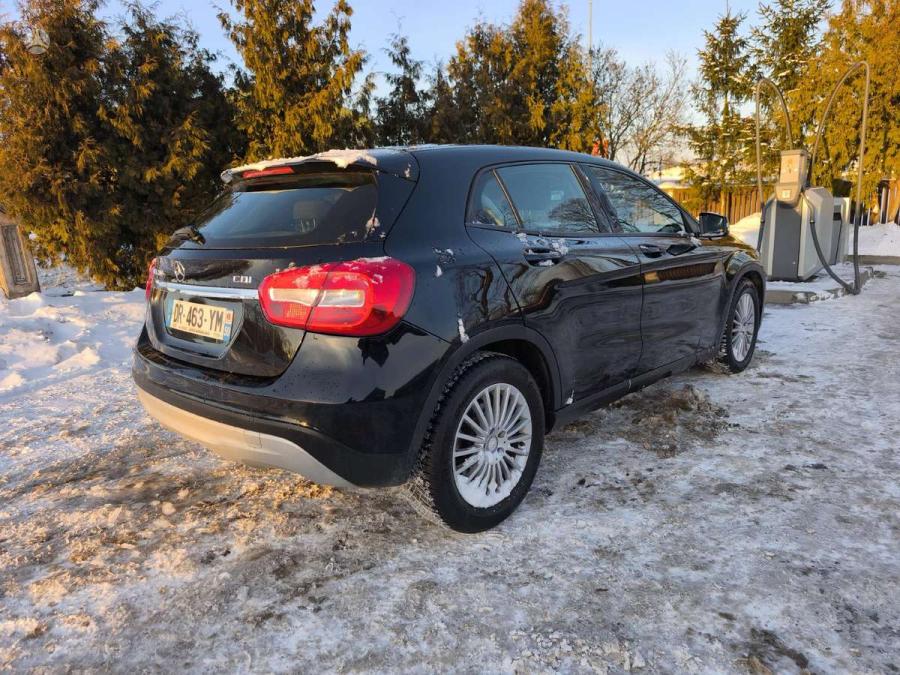 Black Mercedes-Benz GLA 200 2015 in Taurage, with an engine capacity of 2.10 L and mileage of 216 thousand km for 10200 €, photo 19 on AUTOMOTO.COM.LV