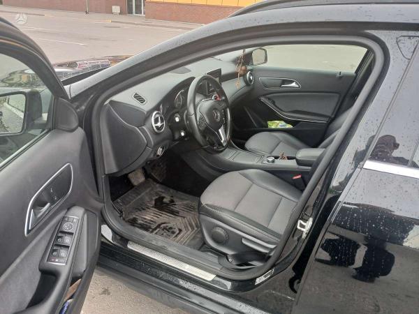 Melns Mercedes-Benz GLA 200 2015 Panevēža, ar dzinēja tilpumu 2.14 L un nobraukumu 232 tūkst. km par 13000 €, foto 3 vietnē AUTOMOTO.COM.LV