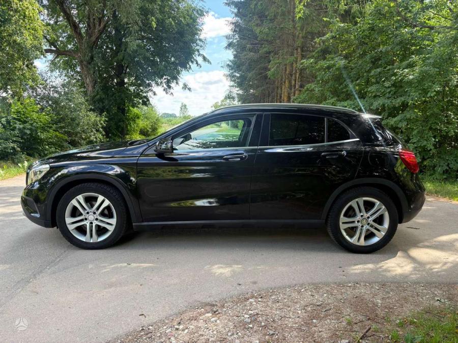 Melns Mercedes-Benz GLA 200 2015 Tauragė, ar dzinēja tilpumu 2.14 L un nobraukumu 200 tūkst. km par 10500 €, foto 3 vietnē AUTOMOTO.COM.LV