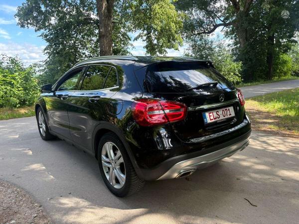 Black Mercedes-Benz GLA 200 2015 in Taurage, with an engine capacity of 2.14 L and mileage of 200 thousand km for 10500 €, photo 3 on AUTOMOTO.COM.LV