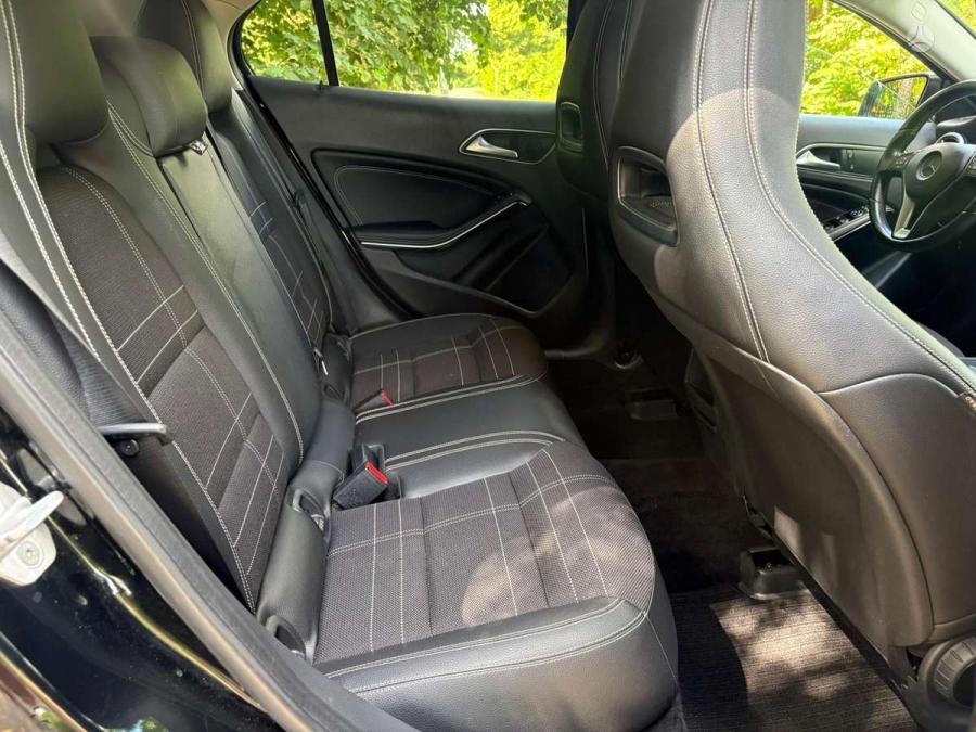 Melns Mercedes-Benz GLA 200 2015 Tauragė, ar dzinēja tilpumu 2.14 L un nobraukumu 200 tūkst. km par 10500 €, foto 15 vietnē AUTOMOTO.COM.LV