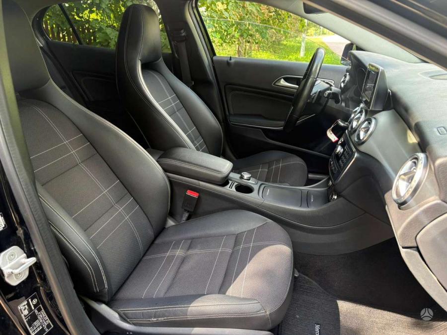 Melns Mercedes-Benz GLA 200 2015 Tauragė, ar dzinēja tilpumu 2.14 L un nobraukumu 200 tūkst. km par 10500 €, foto 16 vietnē AUTOMOTO.COM.LV