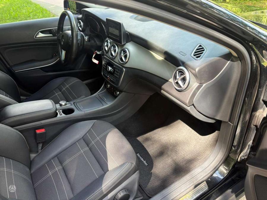 Melns Mercedes-Benz GLA 200 2015 Tauragė, ar dzinēja tilpumu 2.14 L un nobraukumu 200 tūkst. km par 10500 €, foto 19 vietnē AUTOMOTO.COM.LV