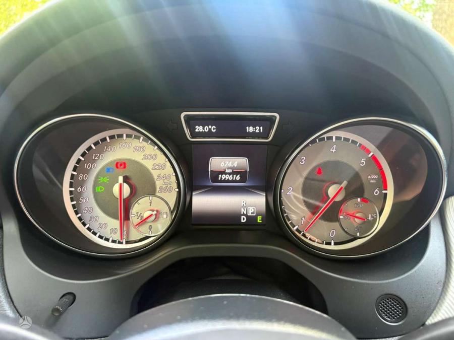 Melns Mercedes-Benz GLA 200 2015 Tauragė, ar dzinēja tilpumu 2.14 L un nobraukumu 200 tūkst. km par 10500 €, foto 23 vietnē AUTOMOTO.COM.LV