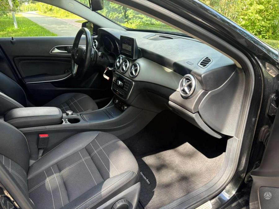 Melns Mercedes-Benz GLA 200 2015 Tauragė, ar dzinēja tilpumu 2.14 L un nobraukumu 200 tūkst. km par 10500 €, foto 25 vietnē AUTOMOTO.COM.LV